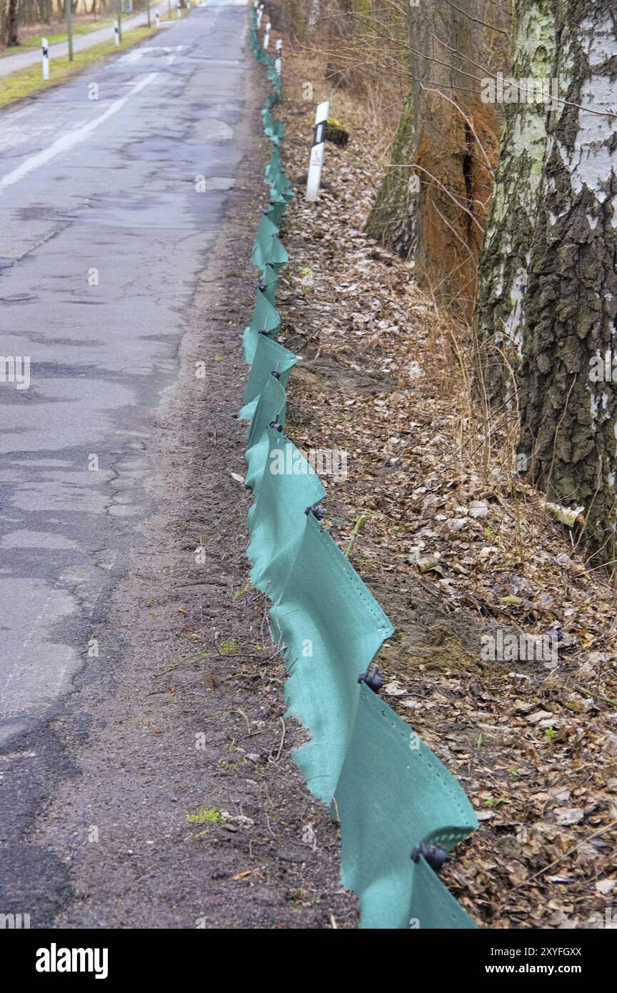 Toad fence hi-res stock photography and images - Alamy