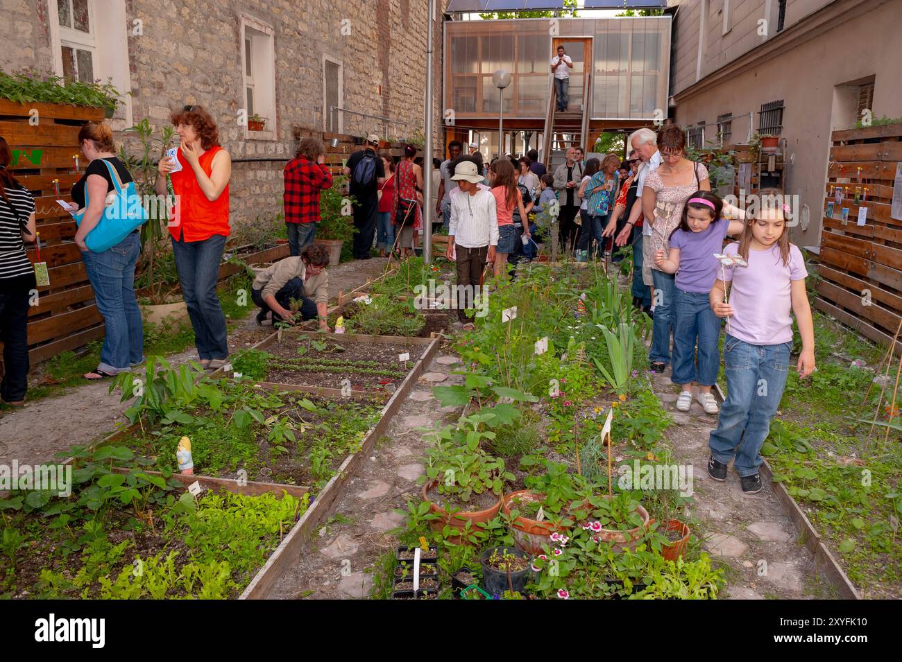 Low income public housing gardens hi-res stock photography and images ...