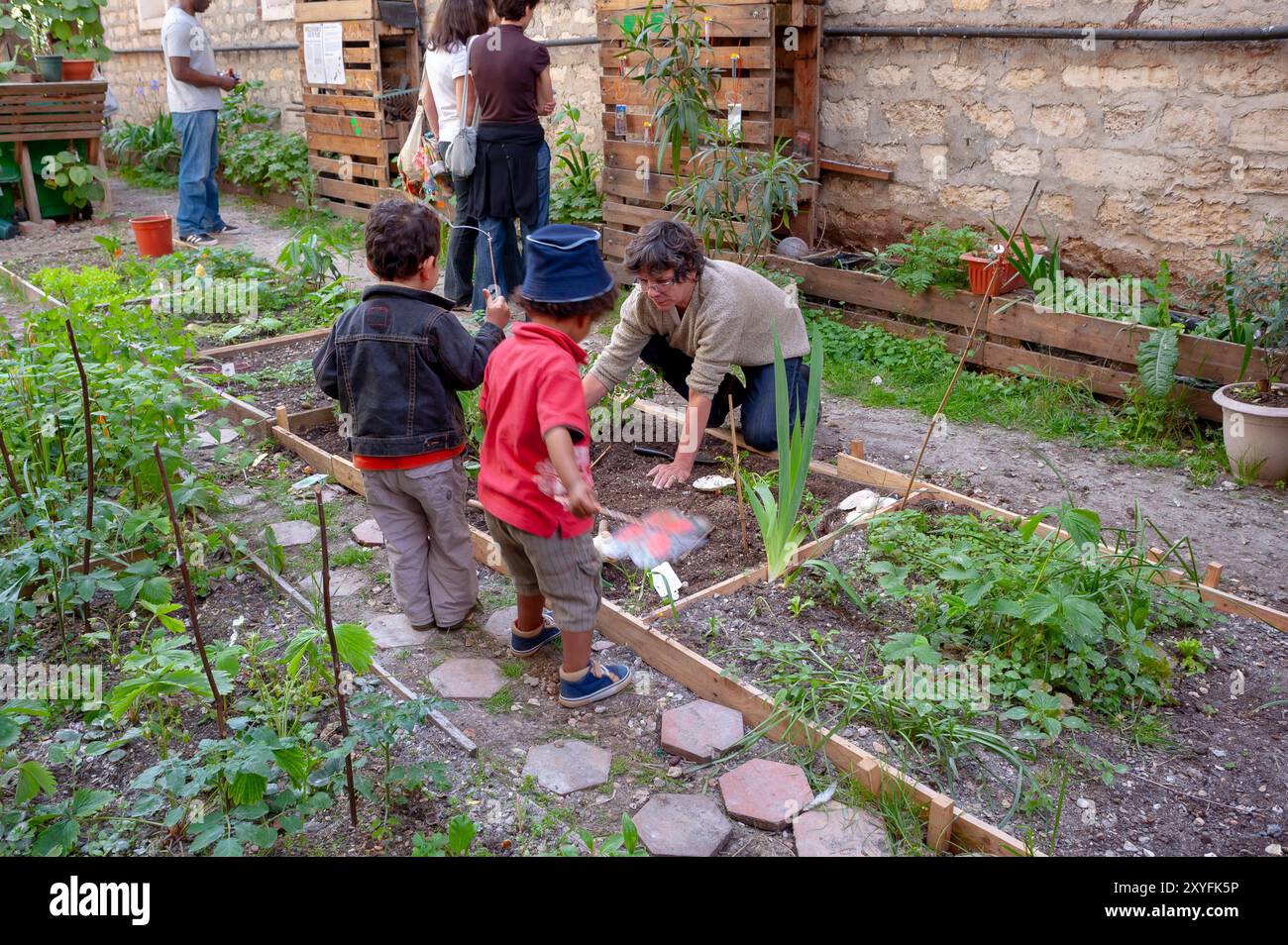 Low income public housing gardens hi-res stock photography and images ...