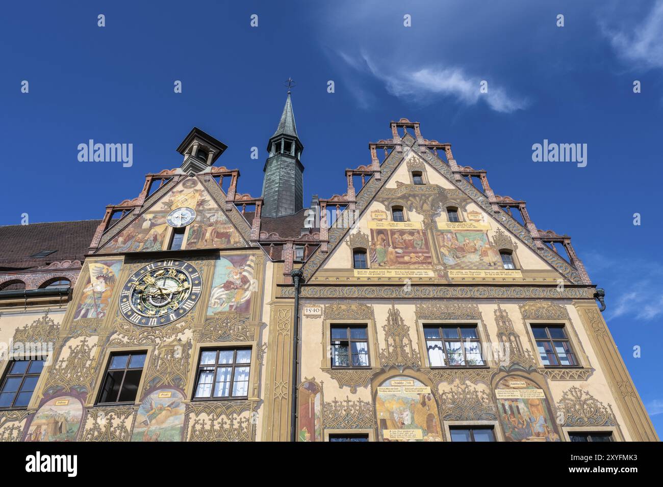 Buildings painted murals in downtown hi-res stock photography and ...