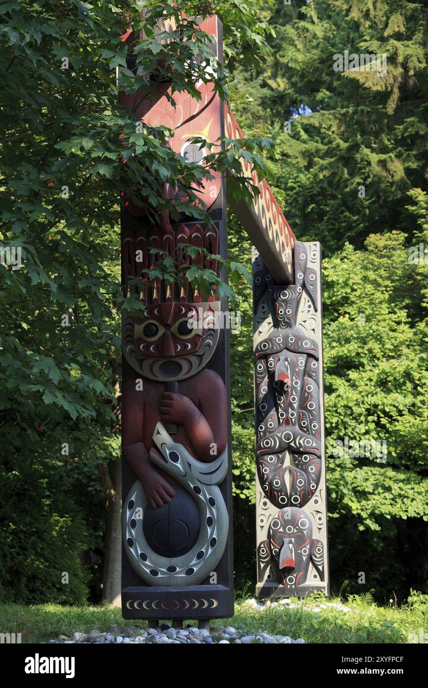 Totem pole in Stanley Park in Vancouver Canada Stock Photo - Alamy