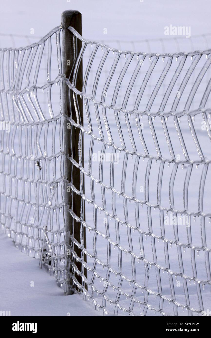 Ice covered fence posts hi-res stock photography and images - Alamy