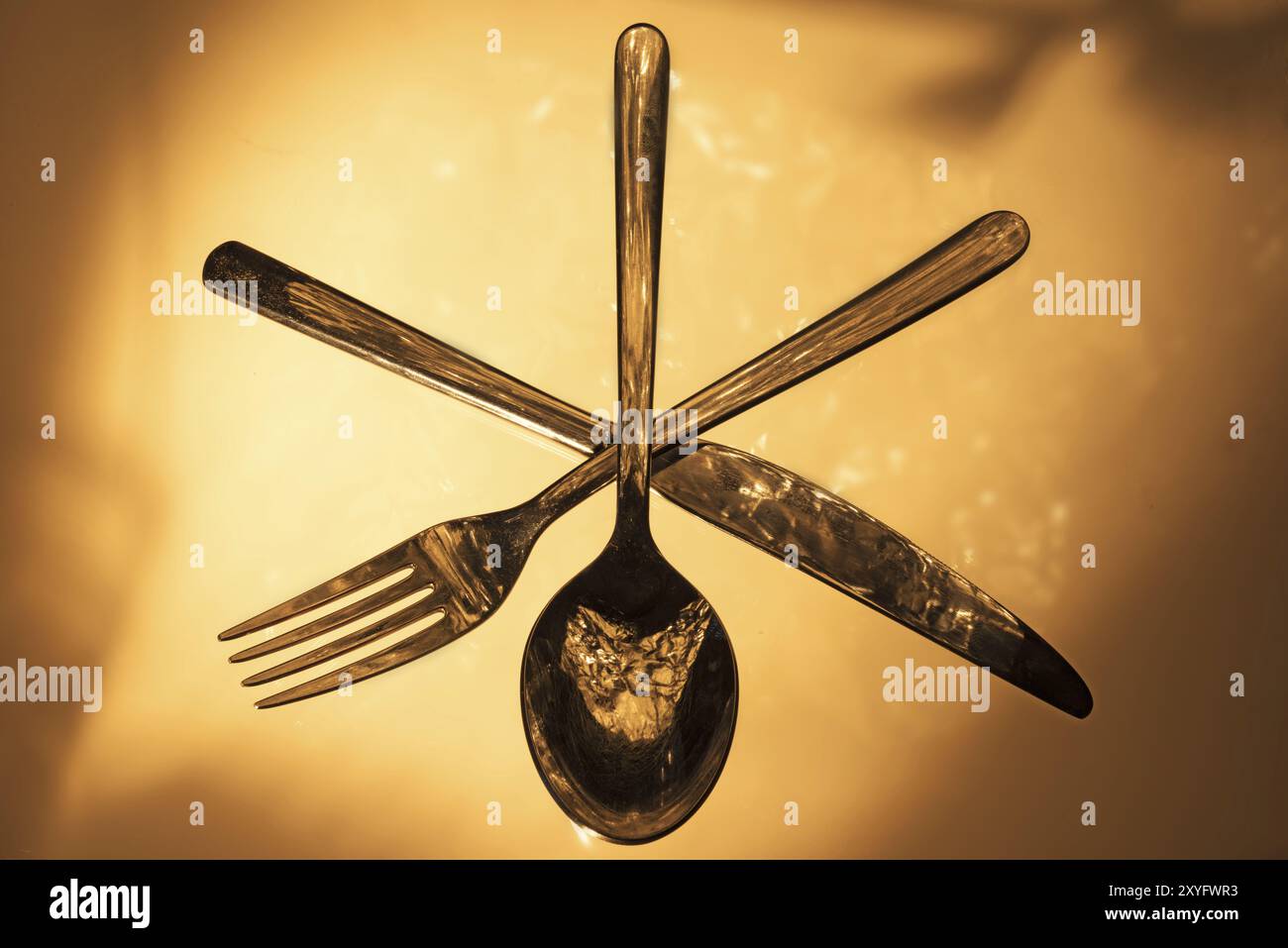 Mirroring spoon hi-res stock photography and images - Alamy