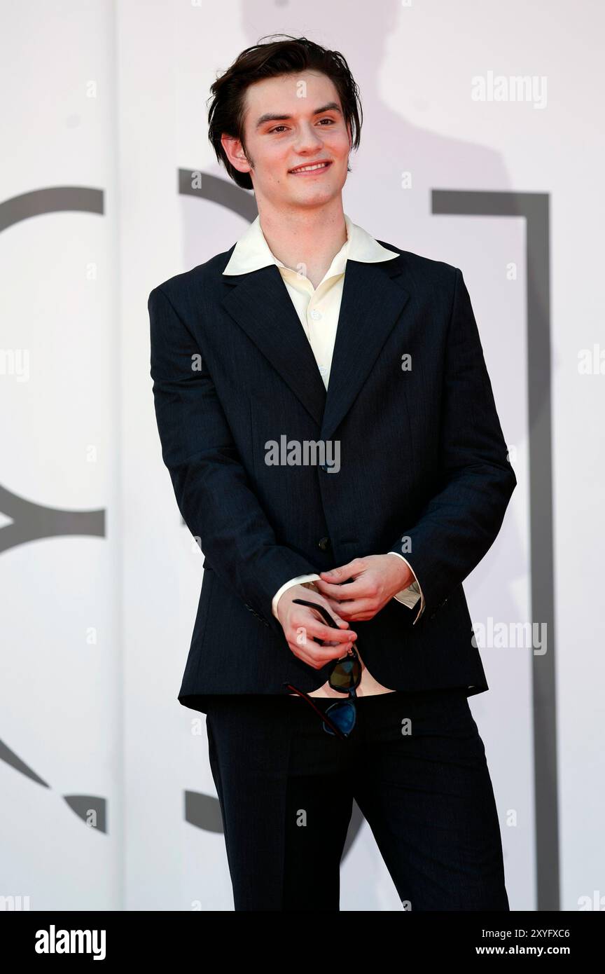 Louis Partridge bei der Premiere der Apple TV+ Miniserie 'Disclaimer ...