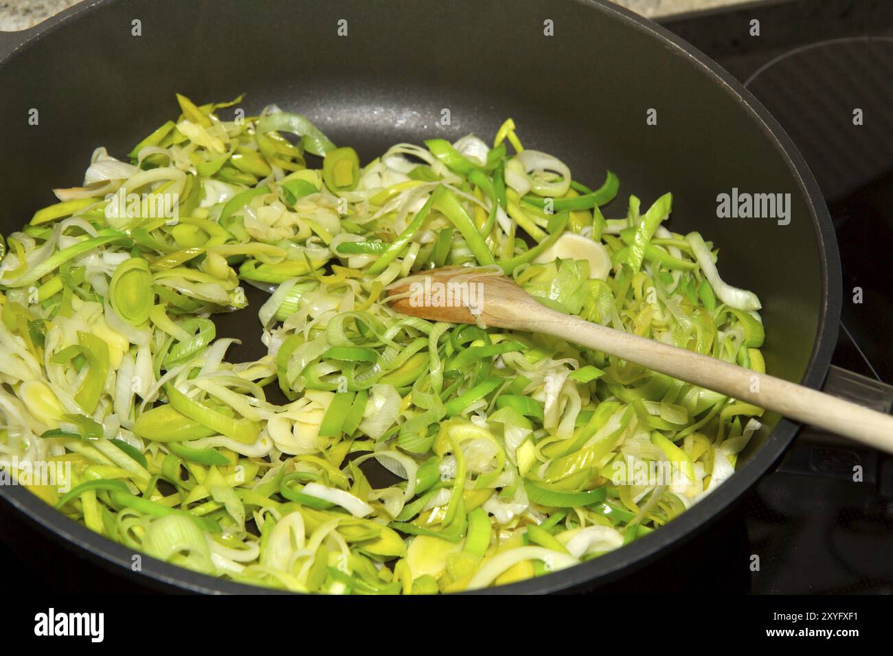 Frying saute vegetables in pan hi-res stock photography and images - Alamy