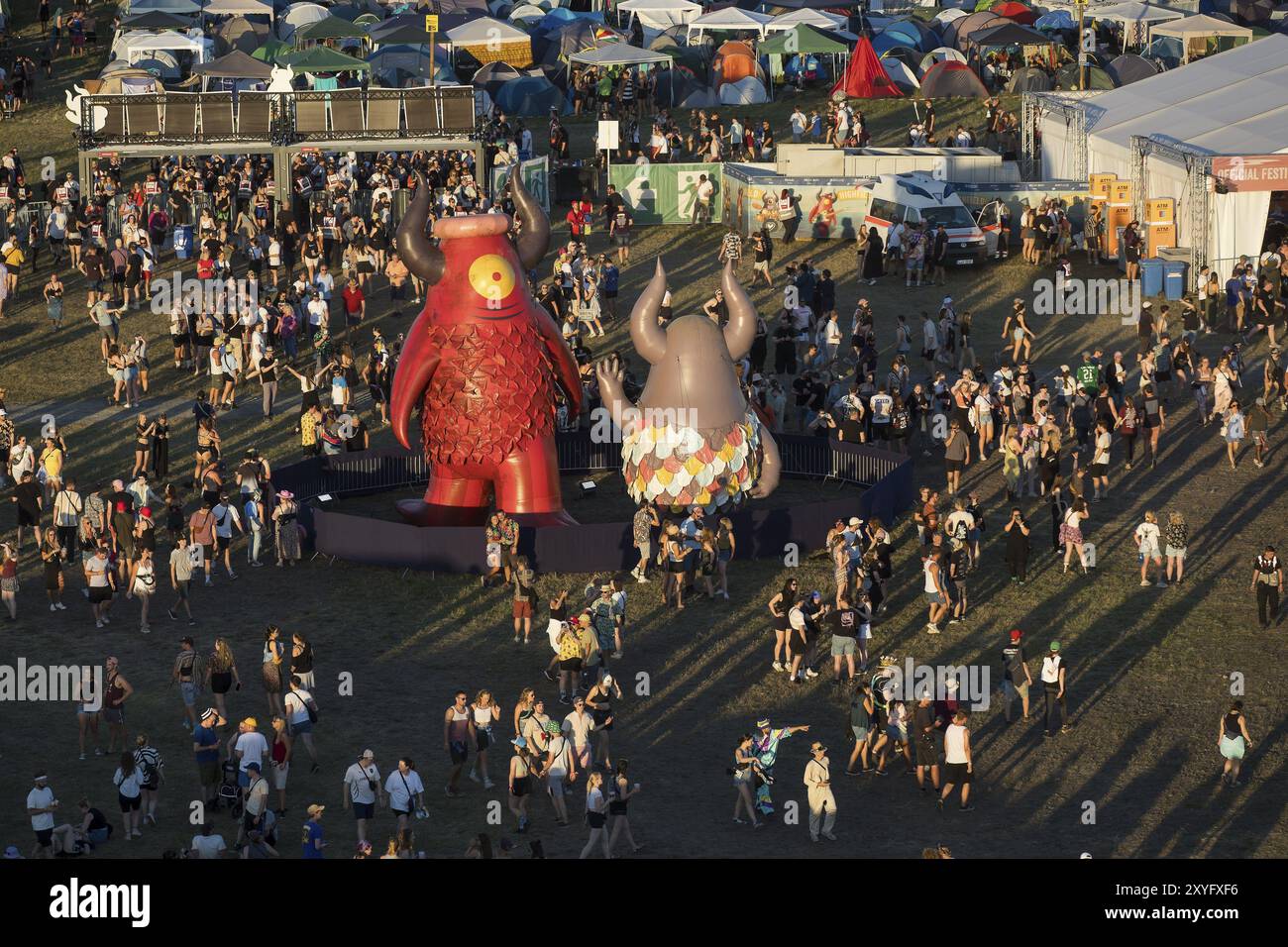 Giant ferris wheel photographed from hi-res stock photography and ...