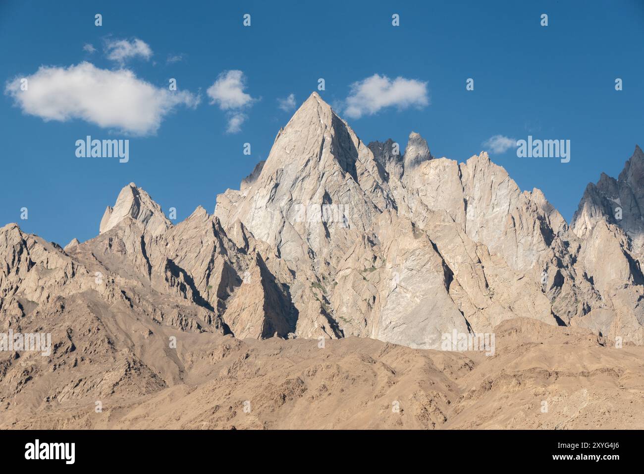 Montanas de karakorum hi-res stock photography and images - Alamy