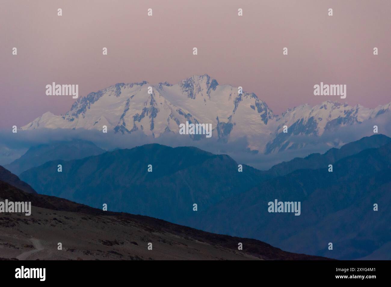 Ocho mil metros hi-res stock photography and images - Alamy