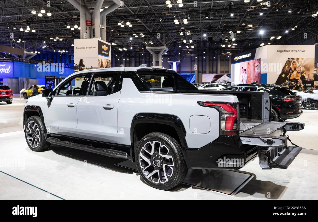 Chevy silverado electric pickup hi-res stock photography and images - Alamy