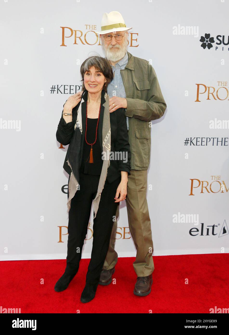 Anna stuart and james cromwell hi-res stock photography and images - Alamy