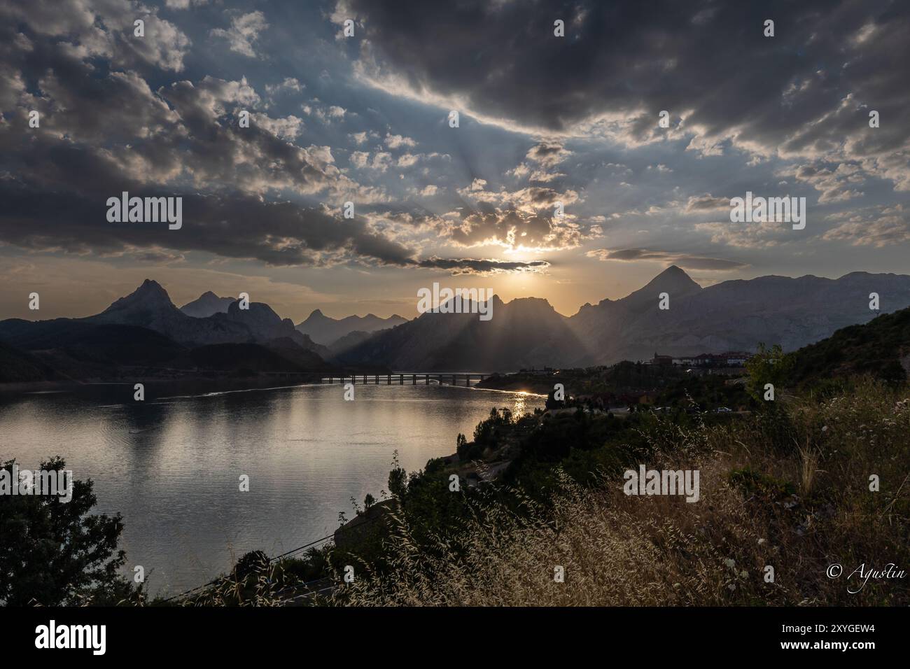 Wildlife sunsets, twilights and night skies with the Milky Way in Riaño ...
