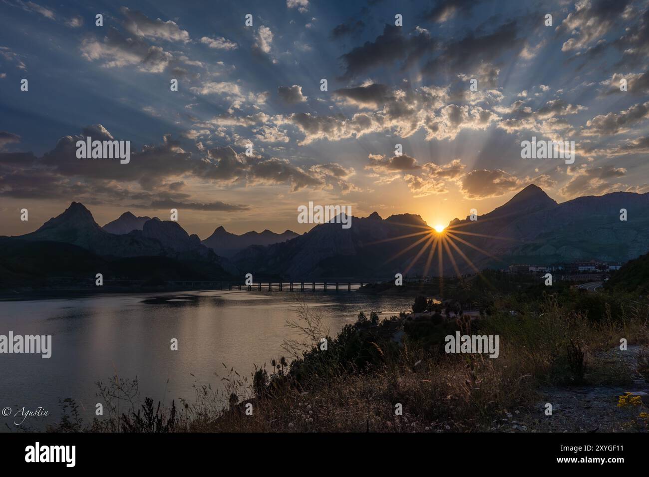 Wildlife sunsets, twilights and night skies with the Milky Way in Riaño ...