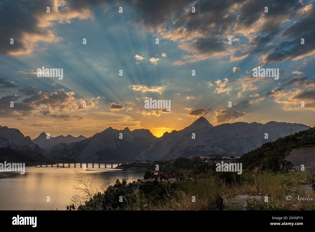 Wildlife sunsets, twilights and night skies with the Milky Way in Riaño ...