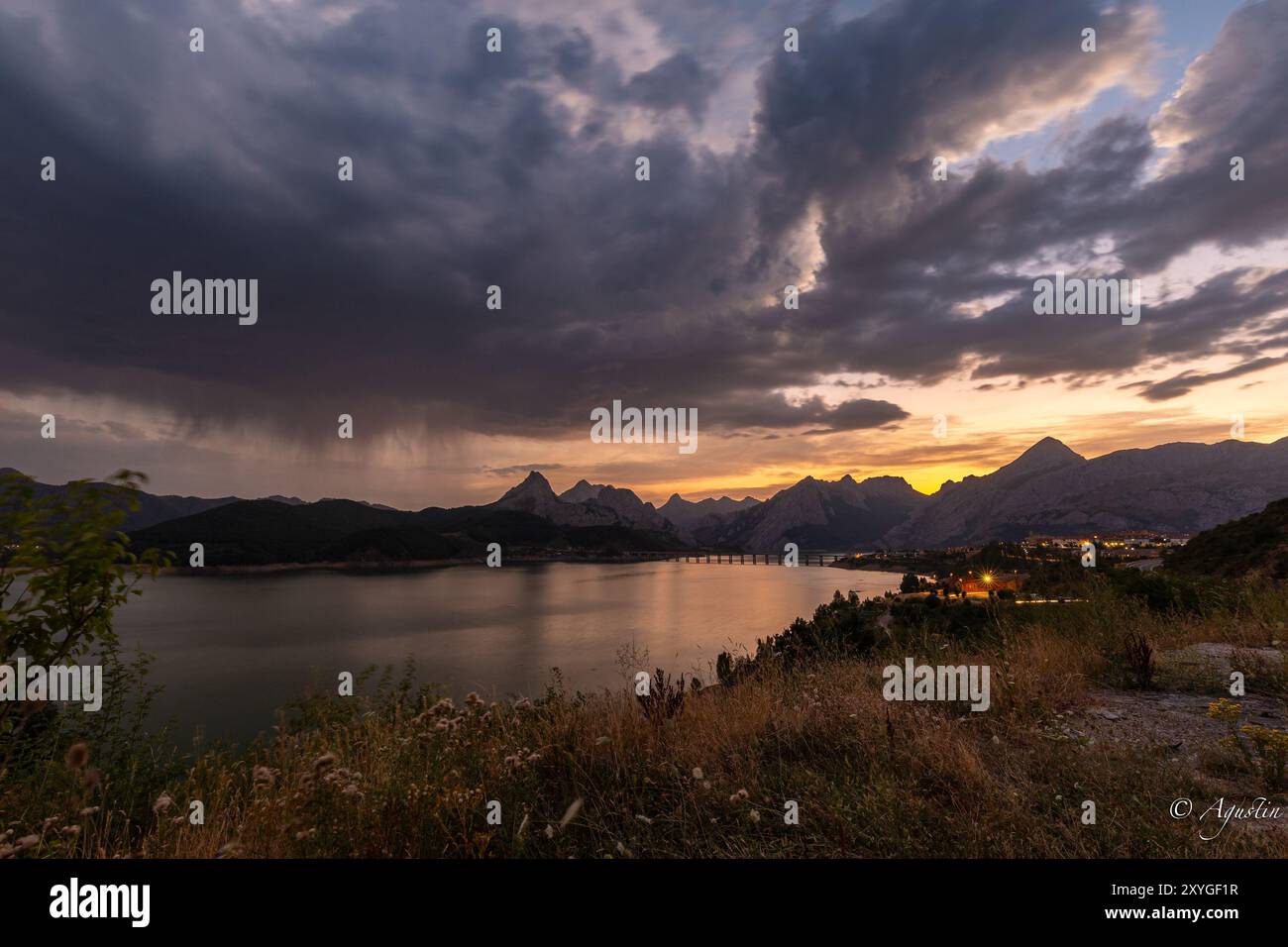 Wildlife sunsets, twilights and night skies with the Milky Way in Riaño ...