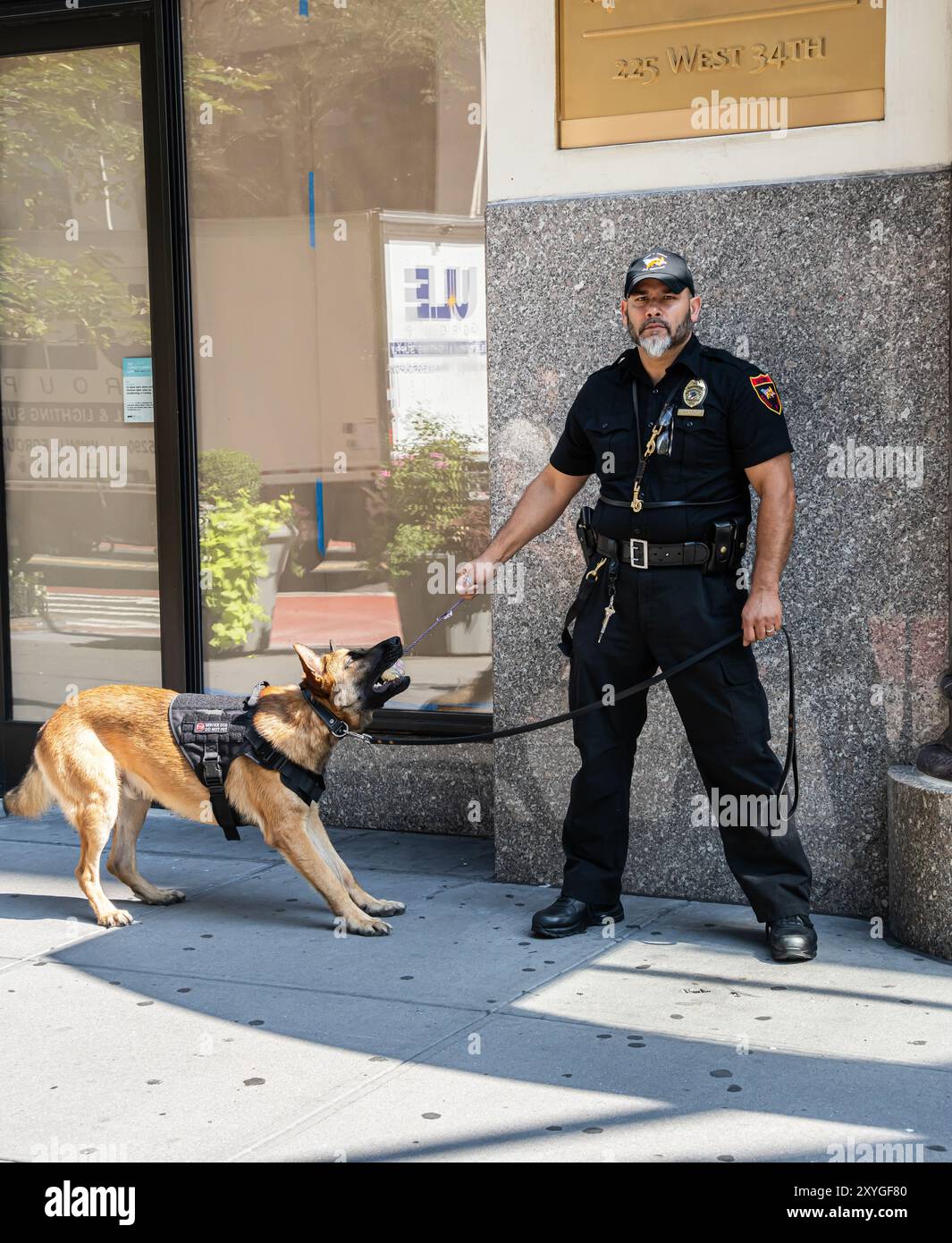 Manhattan, New York: New York police officers are the best in business ...