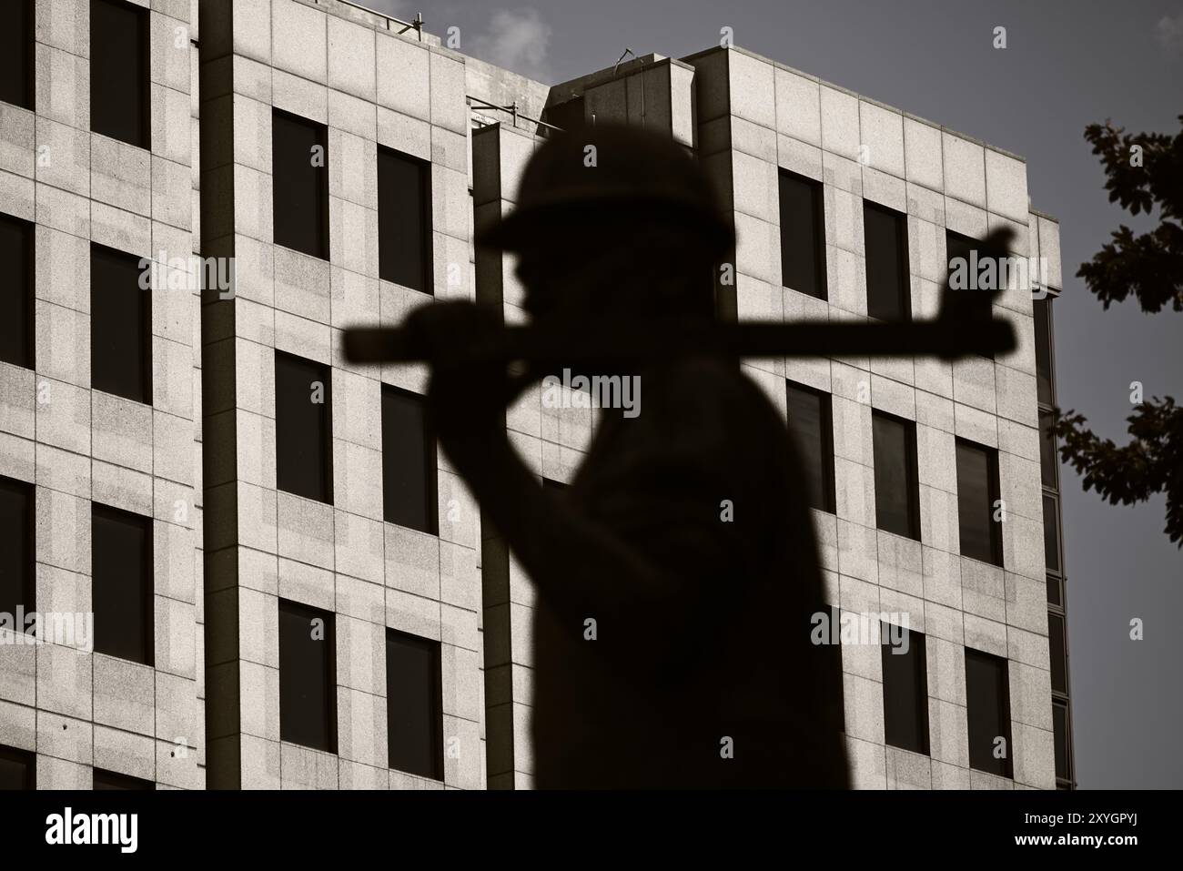 Builders memorial statue hi-res stock photography and images - Alamy