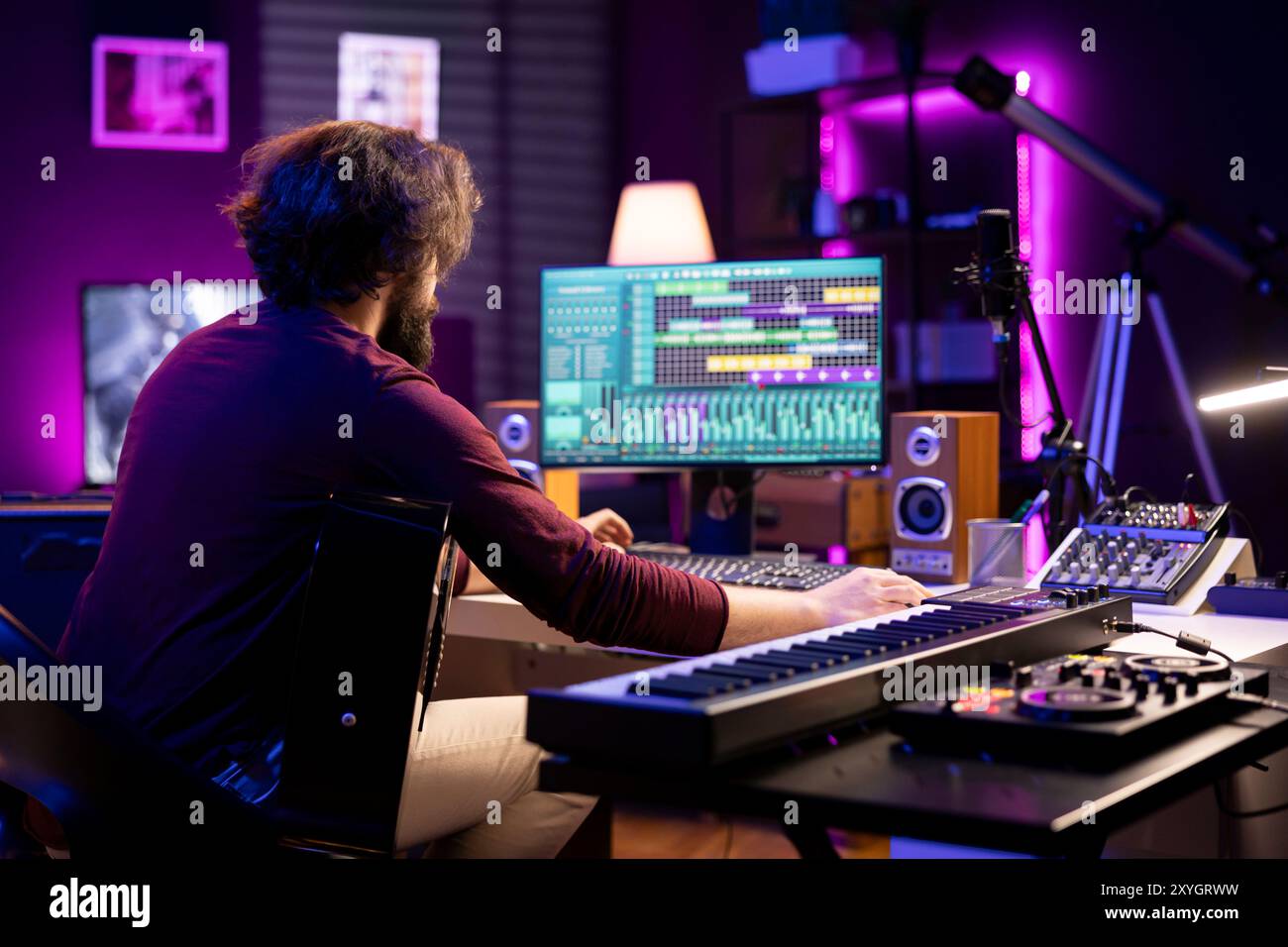 Acoustic amplification hi-res stock photography and images - Alamy