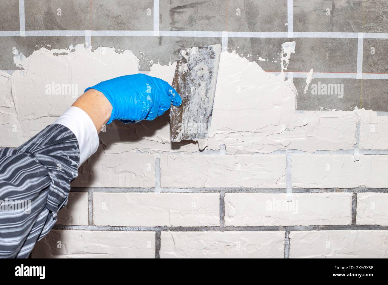 Finishing the wall with gypsum plaster under decorative brick. Stage 2 ...