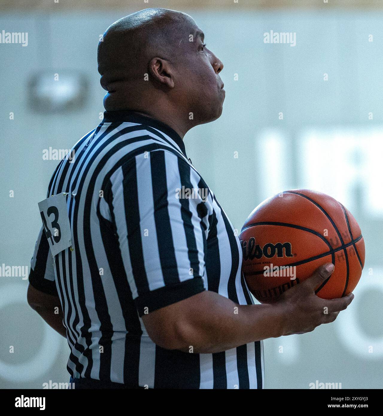 Basketball referee during a timeout at a game Stock Photo - Alamy