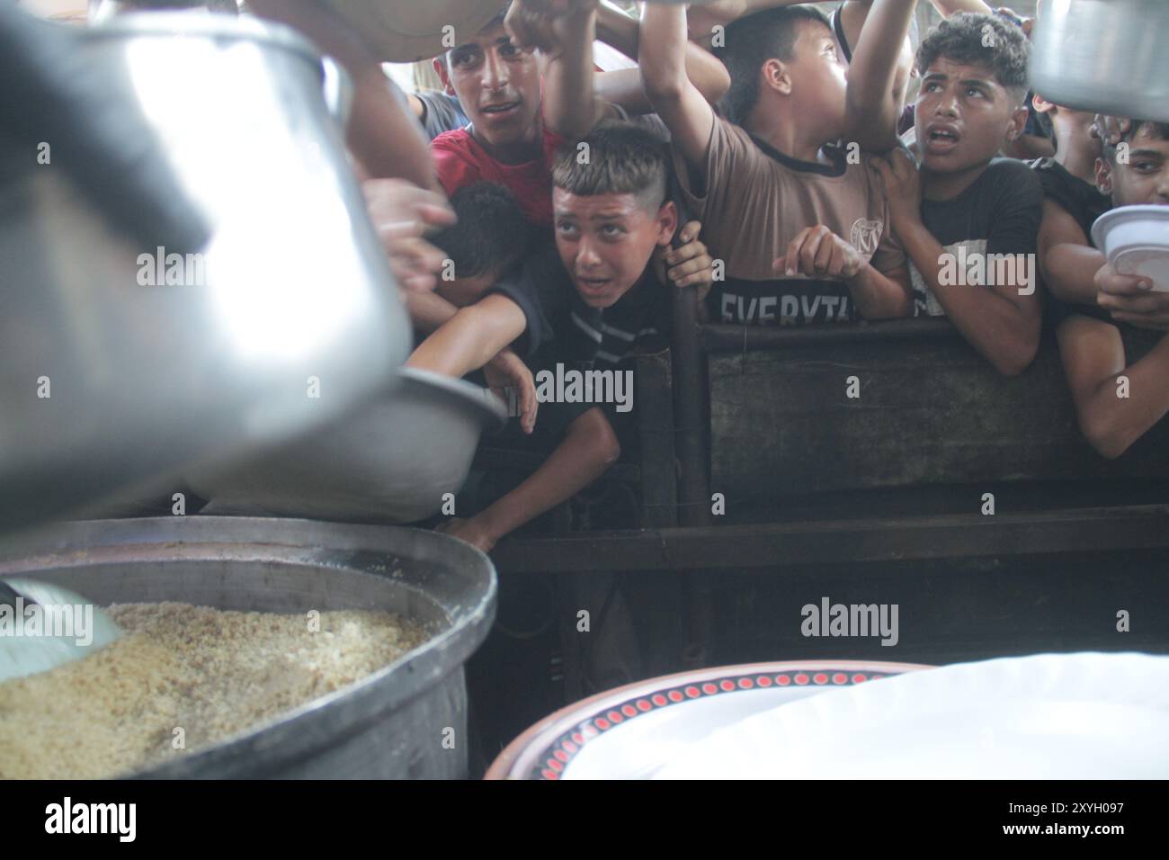 Jabalia Refugee Camp, Gaza Strip. 29th Aug, 2024. People try to get ...