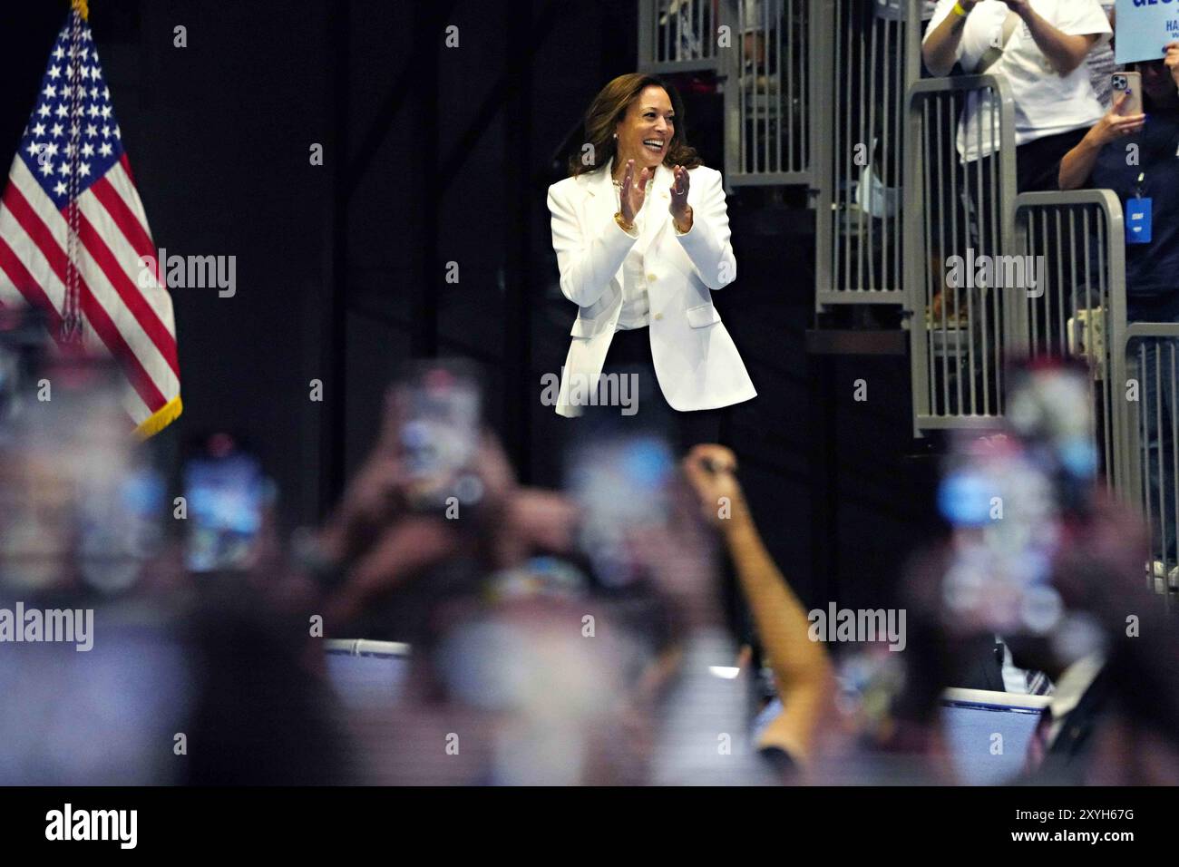 Kamala harris bus hi-res stock photography and images - Alamy