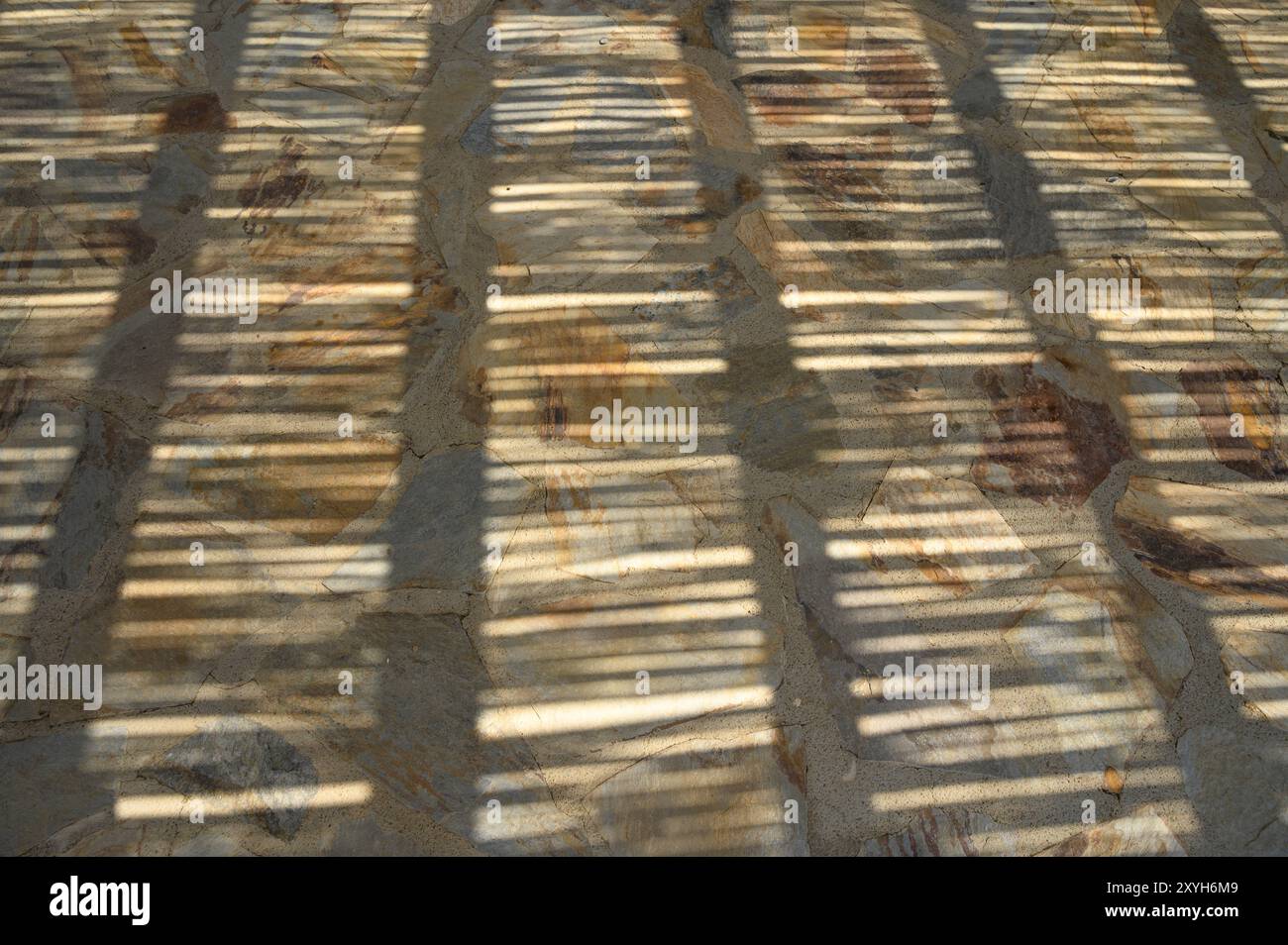 Overhang shape hi-res stock photography and images - Alamy