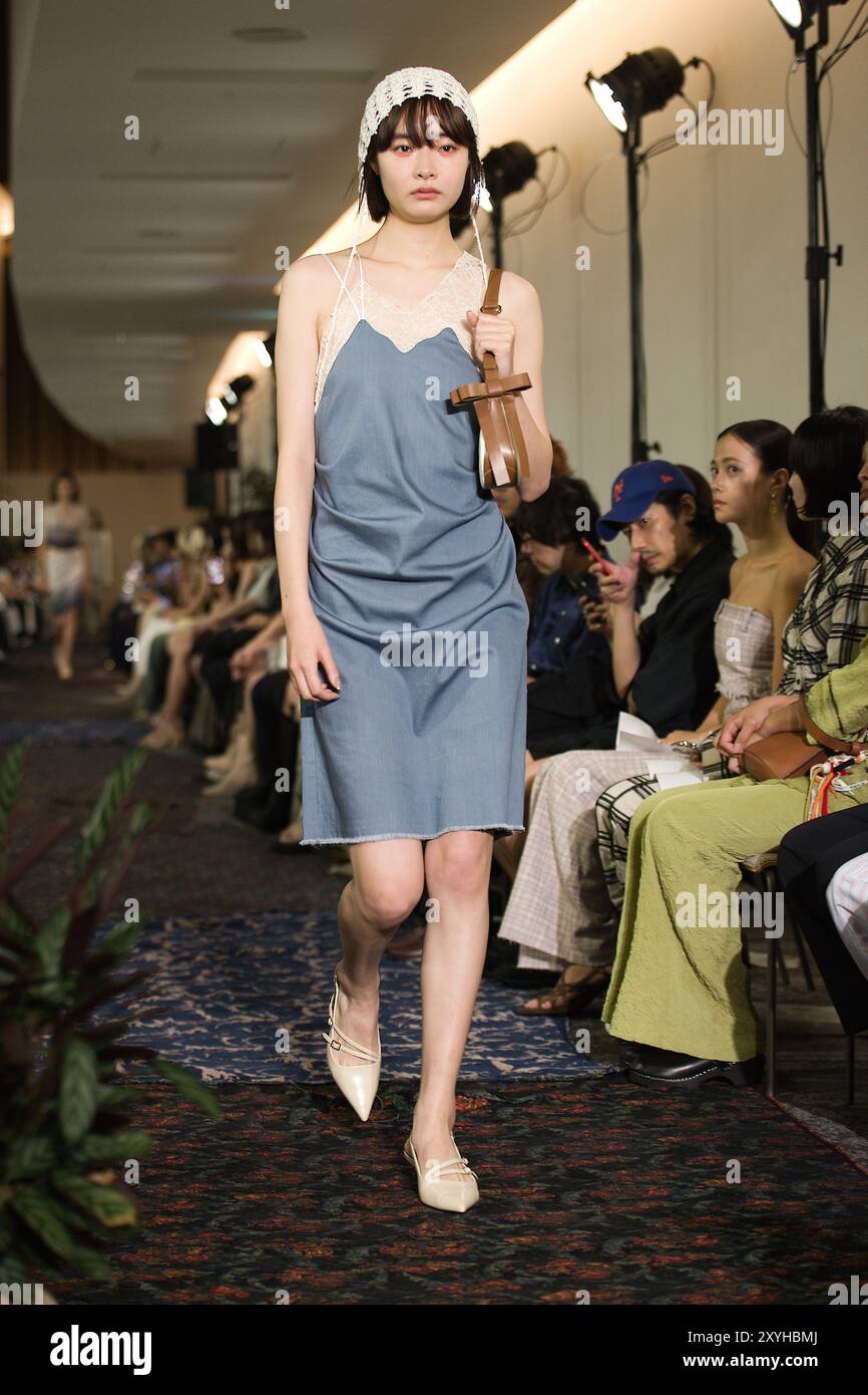 Fashion show runway ss 2025 hi-res stock photography and images - Alamy