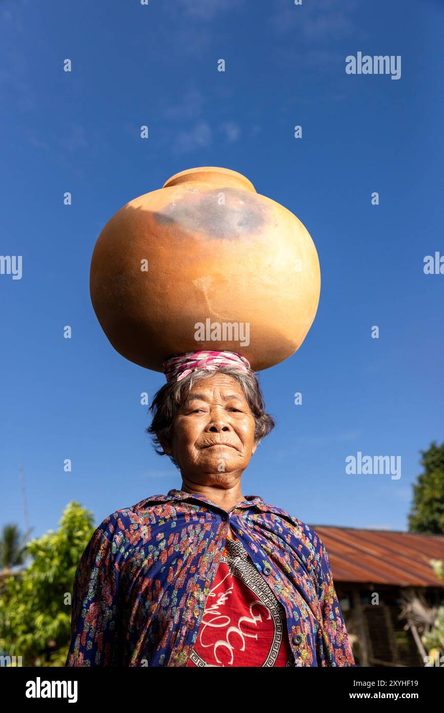 Kampong chhnang province cambodia hi-res stock photography and images ...