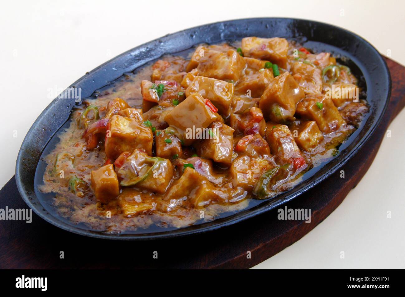Sizzling sisig hi-res stock photography and images - Alamy