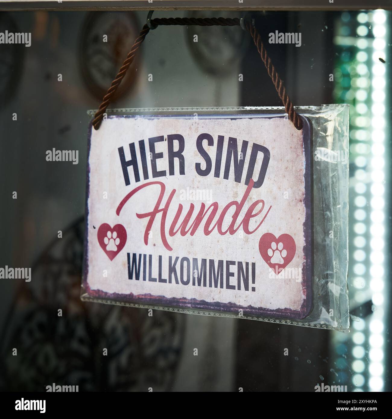 Sign with the German inscription hier sind Hunde willkommen, at a store ...