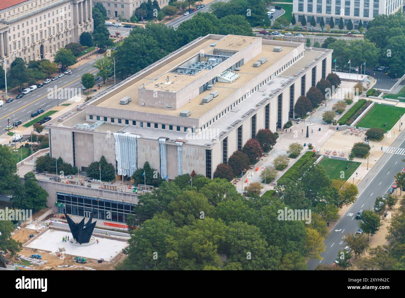 The Smithsonian National Museum of American History at the Mall in ...