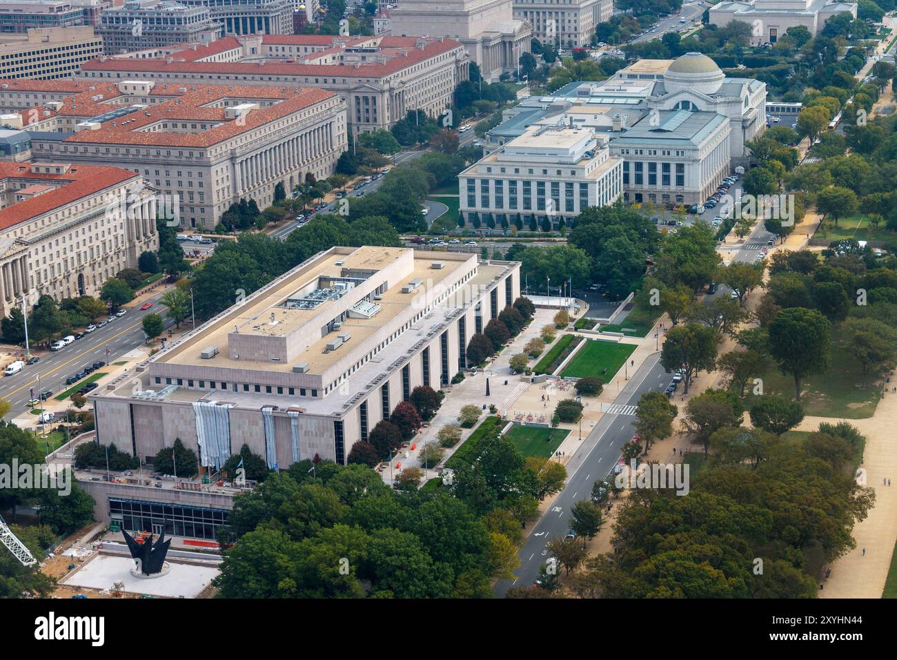 The Smithsonian National Museum of American History and the Smitshonian ...