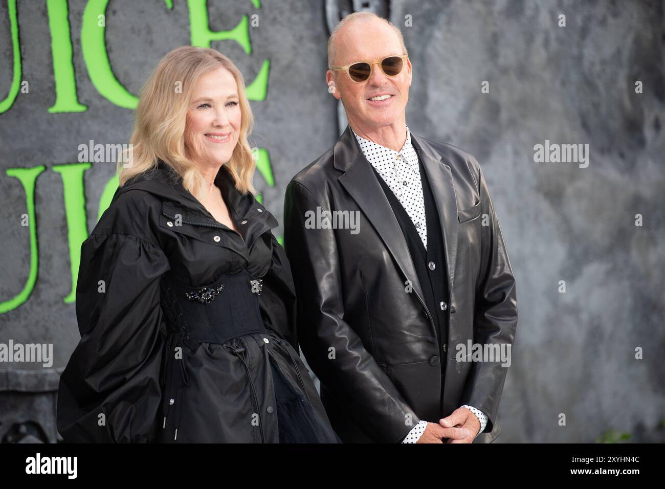 Cast members catherine ohara and michael keaton hi-res stock ...
