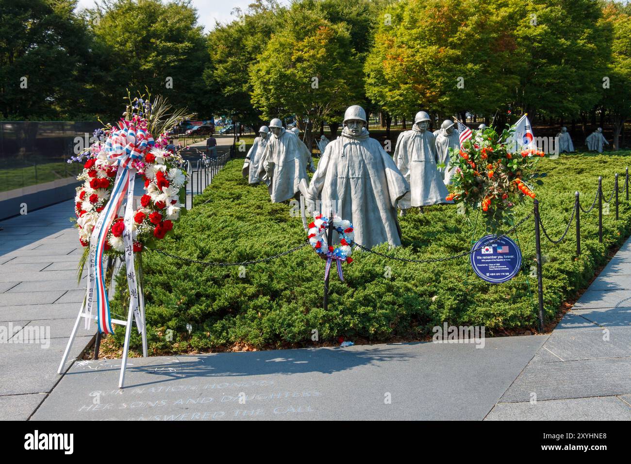 Korean war veterans memorial tour hi-res stock photography and images ...