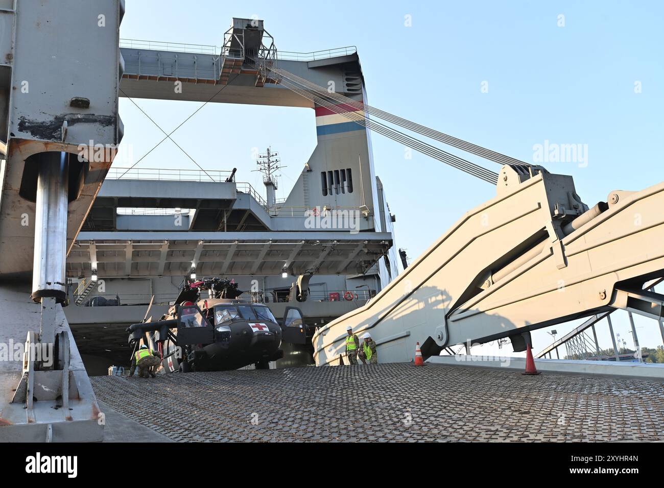 Soldiers from C and D companies, 1st Battalion, 52nd Aviation Regiment ...