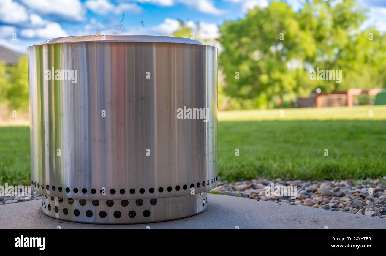 Smokeless fire pit hi-res stock photography and images - Alamy