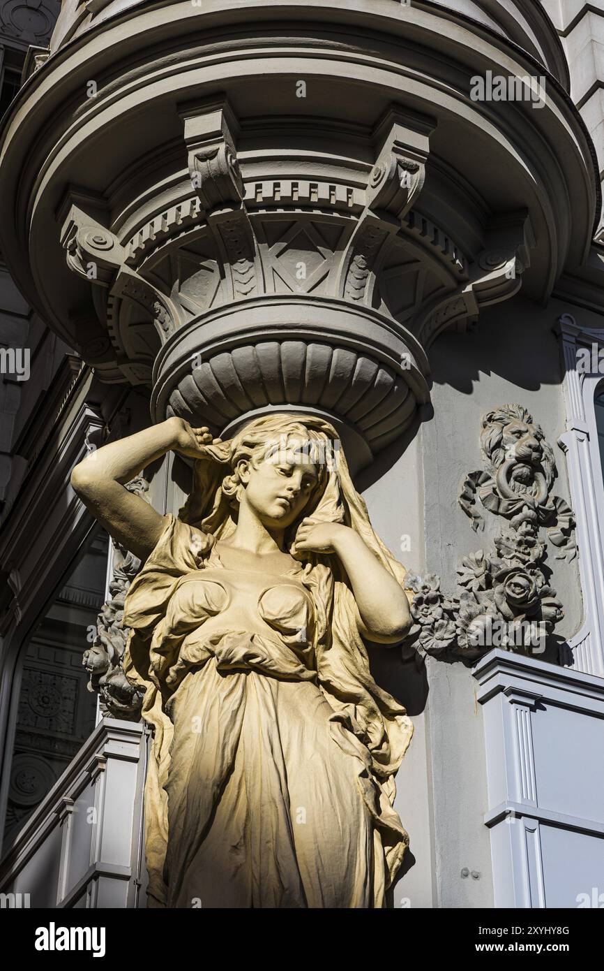 Female stone figure supporting a facade, Graben pedestrian zone, Vienna ...
