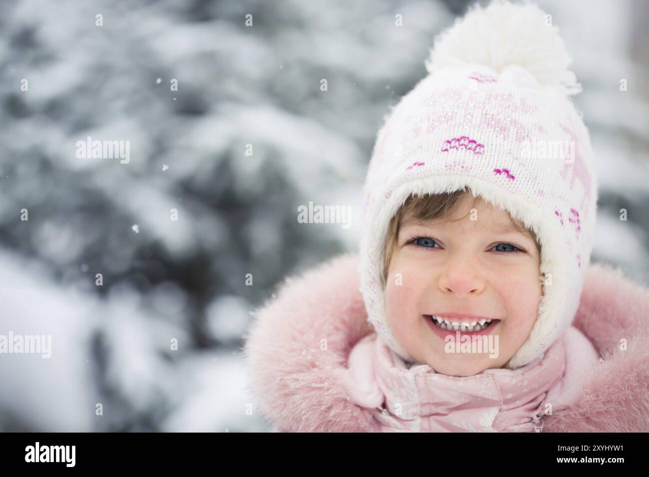 Child in winter hi-res stock photography and images - Alamy