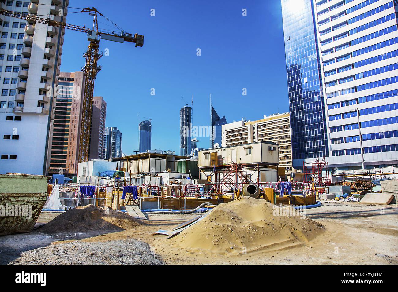 Construction site in Abu Dhabi Stock Photo - Alamy