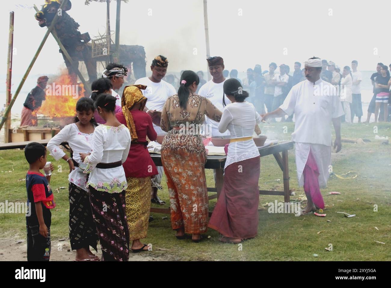 Hindu cremation in Bali Stock Photo - Alamy