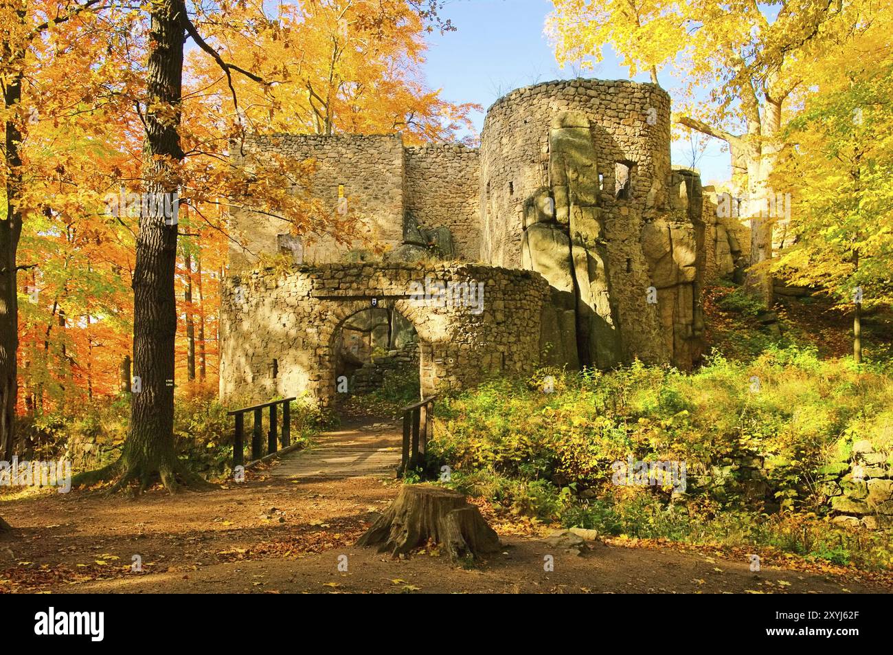 Ruined polish castle palace hi-res stock photography and images - Alamy
