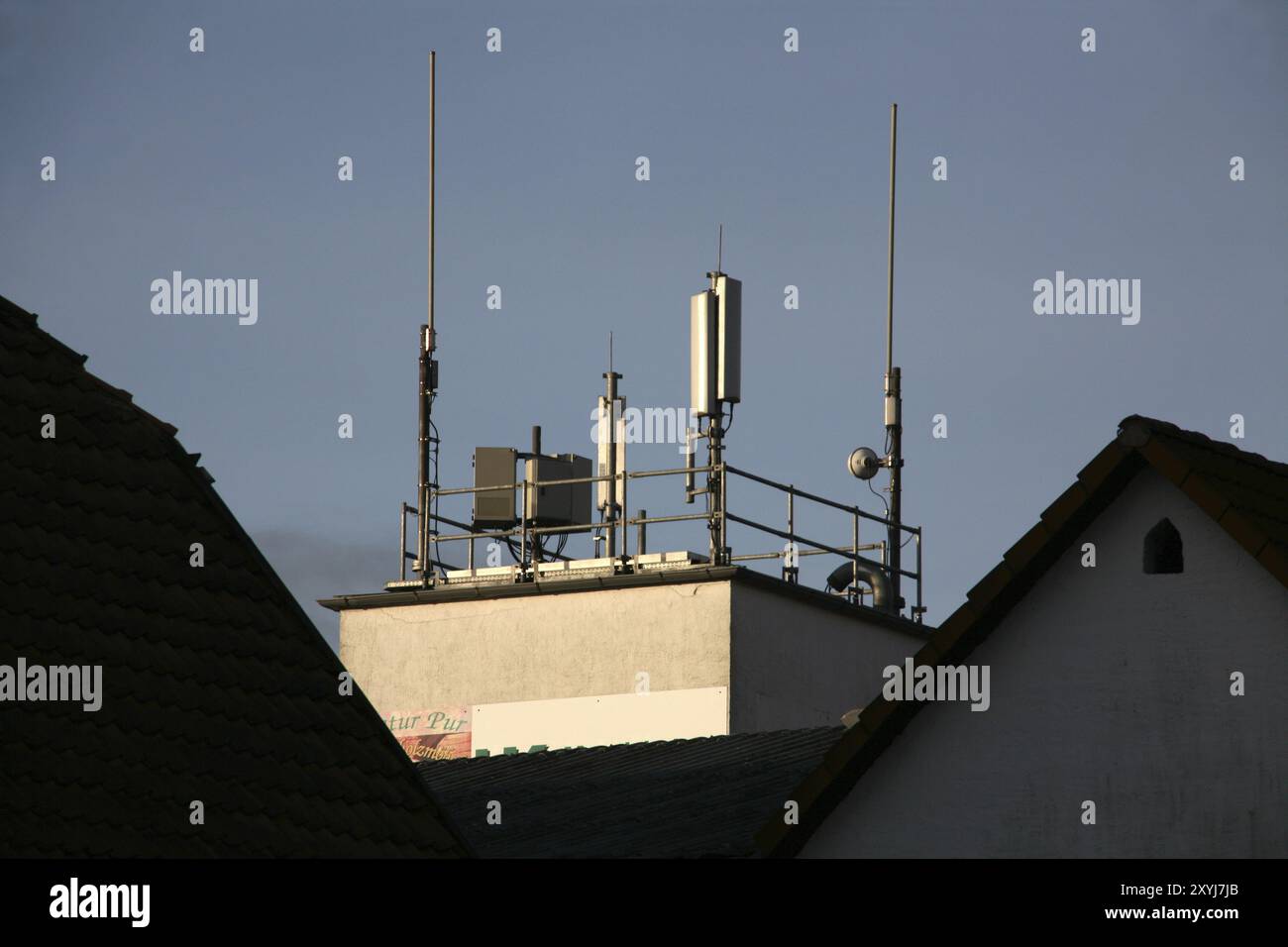 Telecommunication antennas on roofs hi-res stock photography and images - Alamy