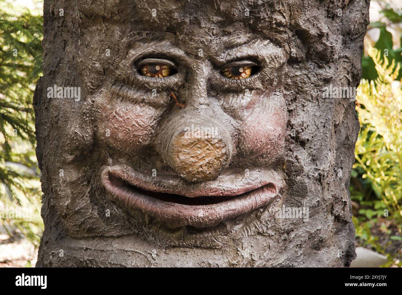 A laughing tree with a face Dream magic tree a smiling tree with a ...