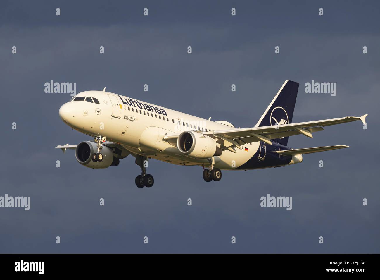 Aircraft approaching Zurich Airport. Registration: D-AILK, Airbus A319 ...