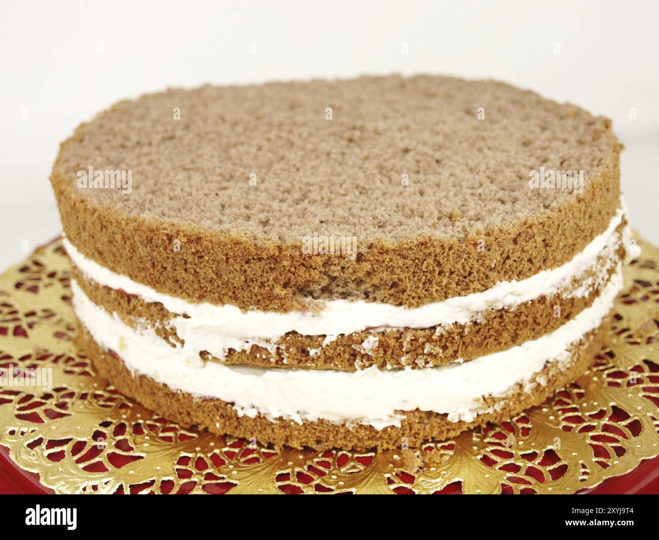 Cream layer cake hi-res stock photography and images - Alamy