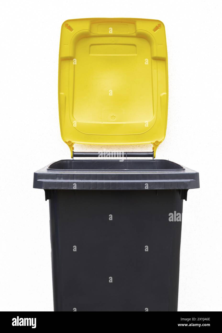 Dustbin lids hi-res stock photography and images - Alamy