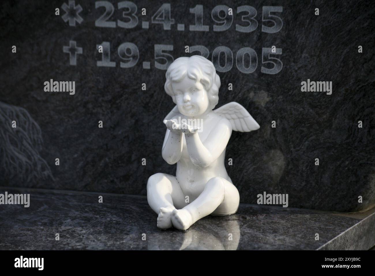 Figure on a grave Stock Photo - Alamy