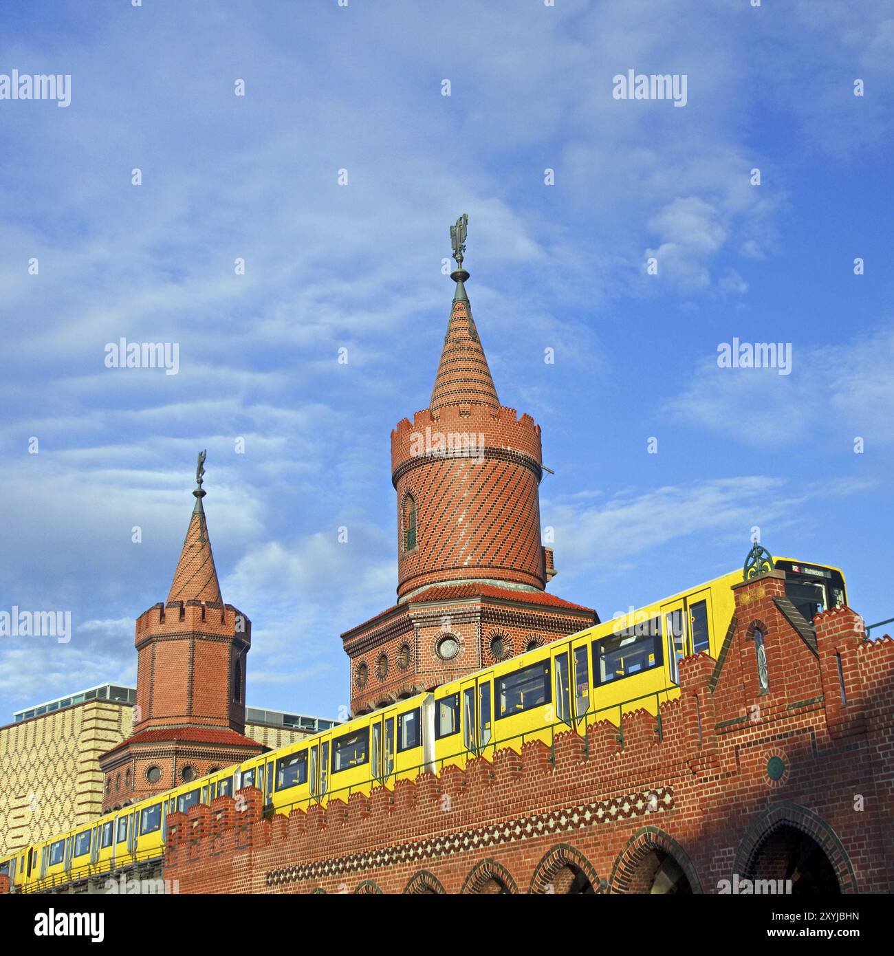 Oberbaum Bridge bridge in berlin kreuzberg Stock Photo - Alamy