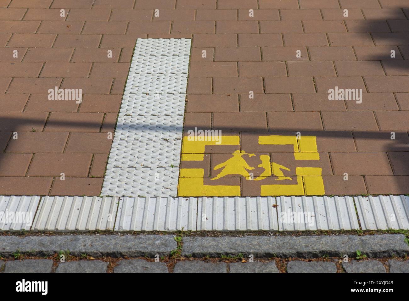 Blind road crossing hi-res stock photography and images - Alamy