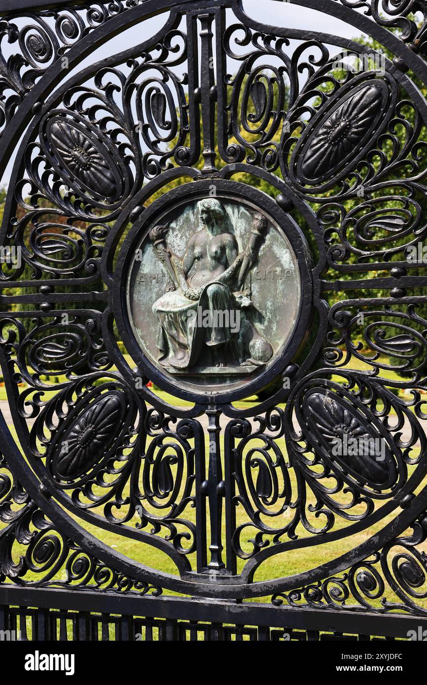 Amicitia gate hi-res stock photography and images - Alamy